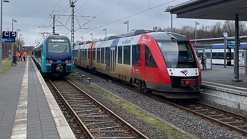 Schleswig-Holstein: Erster Praxistest einer BEMU-Oberleitungsinsel ...