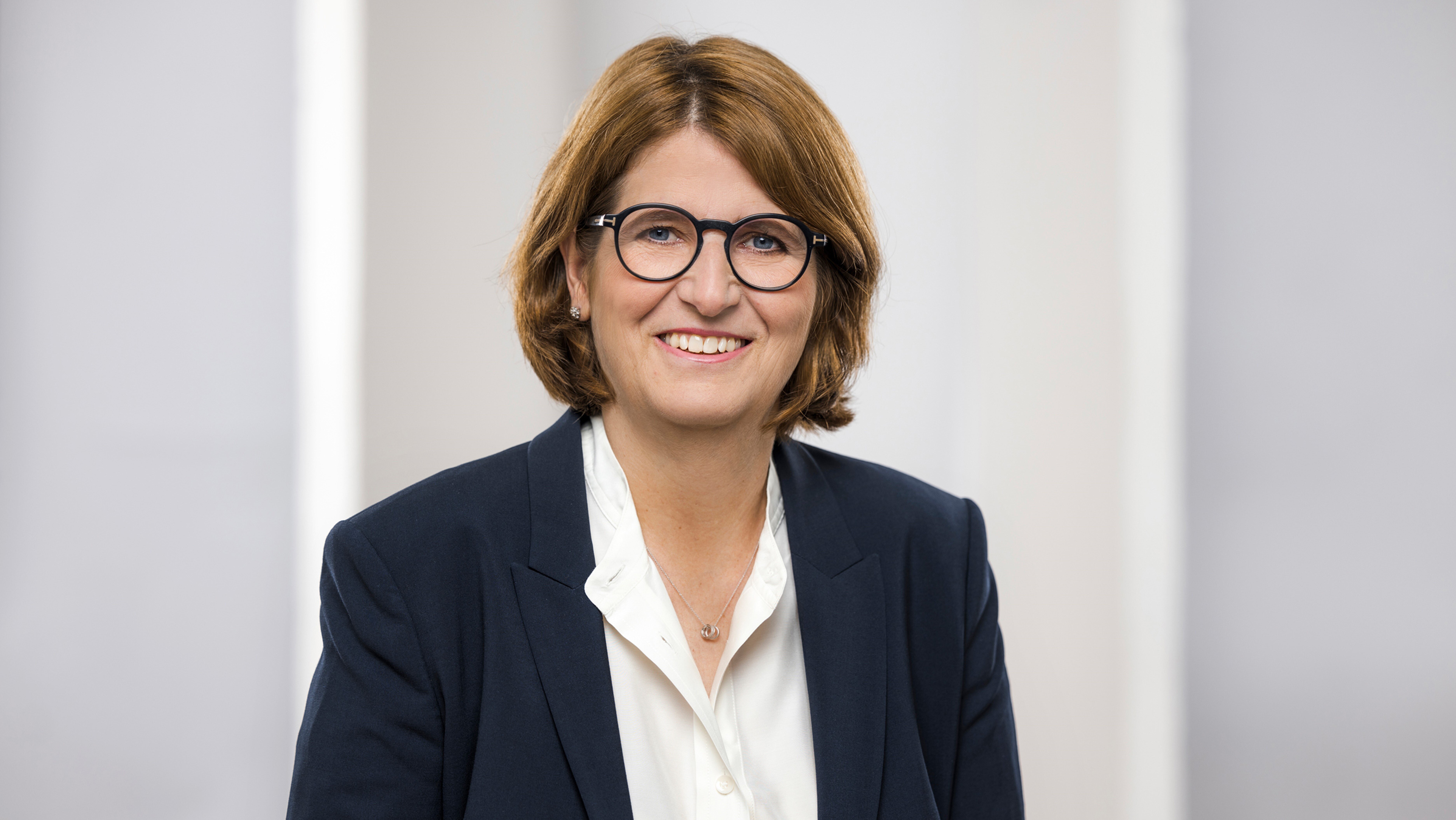 Hamburger Hafen: Annette Walter als CFO neu im HHLA-Vorstand - Eurailpress