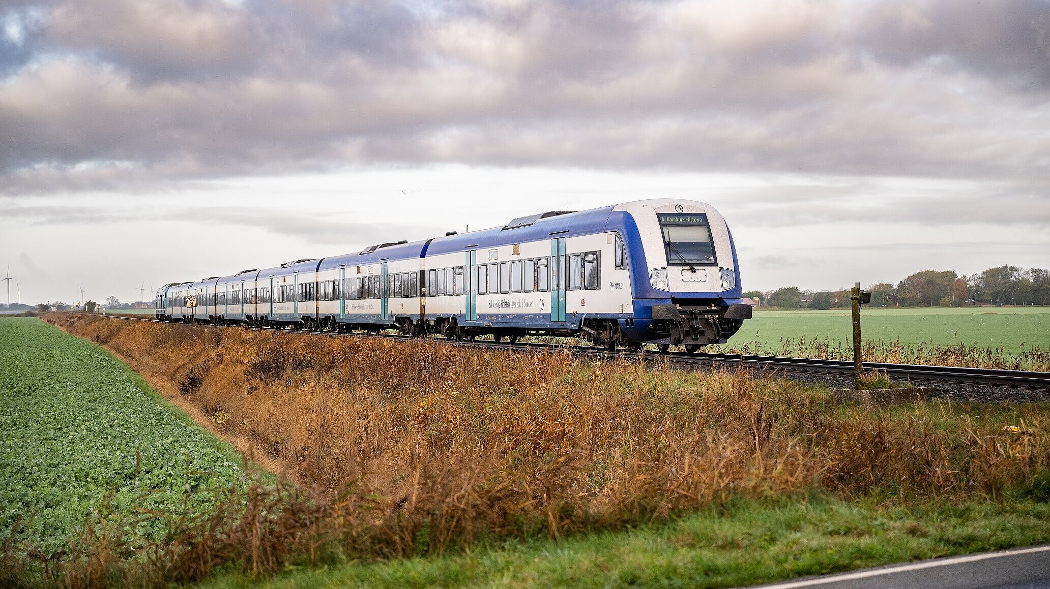 Schleswig-Holstein: Marschbahn - Zusätzliche Lokomotiven, Waggonsanierung - Eurailpress