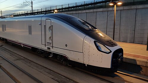 Spanien: Renfe ordert bei Talgo AVE-Triebköpfe für umgebaute Trenhotel ...