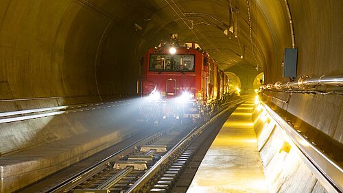 Gotthard-Basistunnel: Unklarheit über Annahmestopp für Güterzüge ...